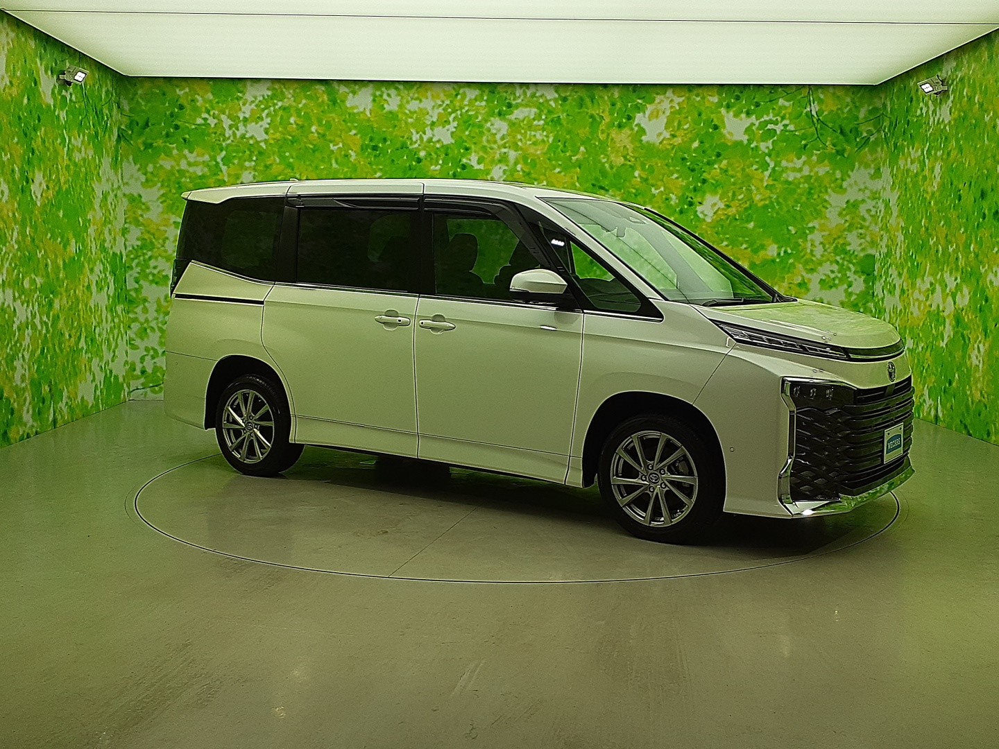 トヨタ ヴォクシーハイブリッド 4WDハイブリッドS-Z 年式：R4年｜クルマを探す｜WECARS（ウィーカーズ）